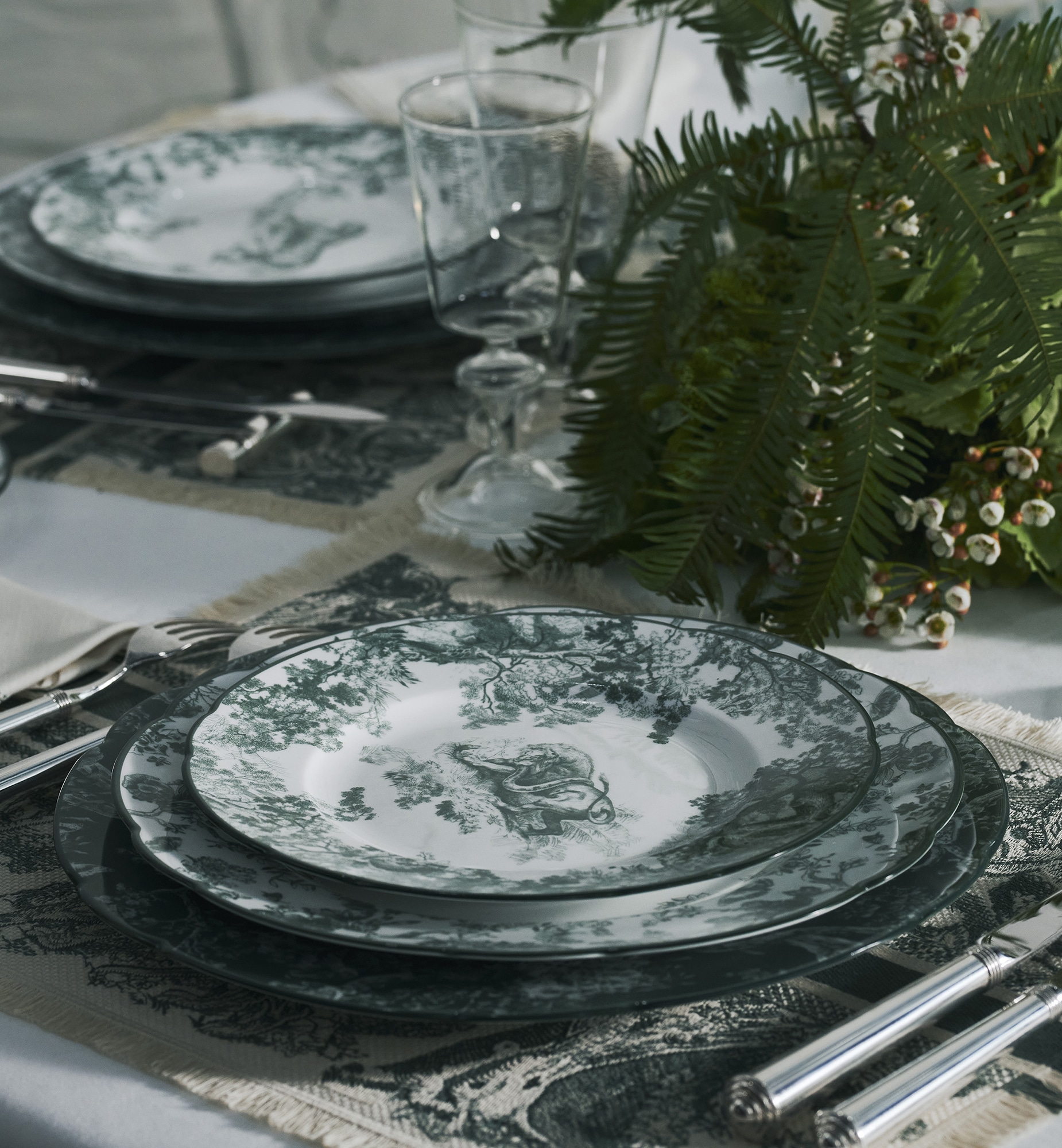 Dior Maison Tableware | Luxury Dinnerware | DIOR SI