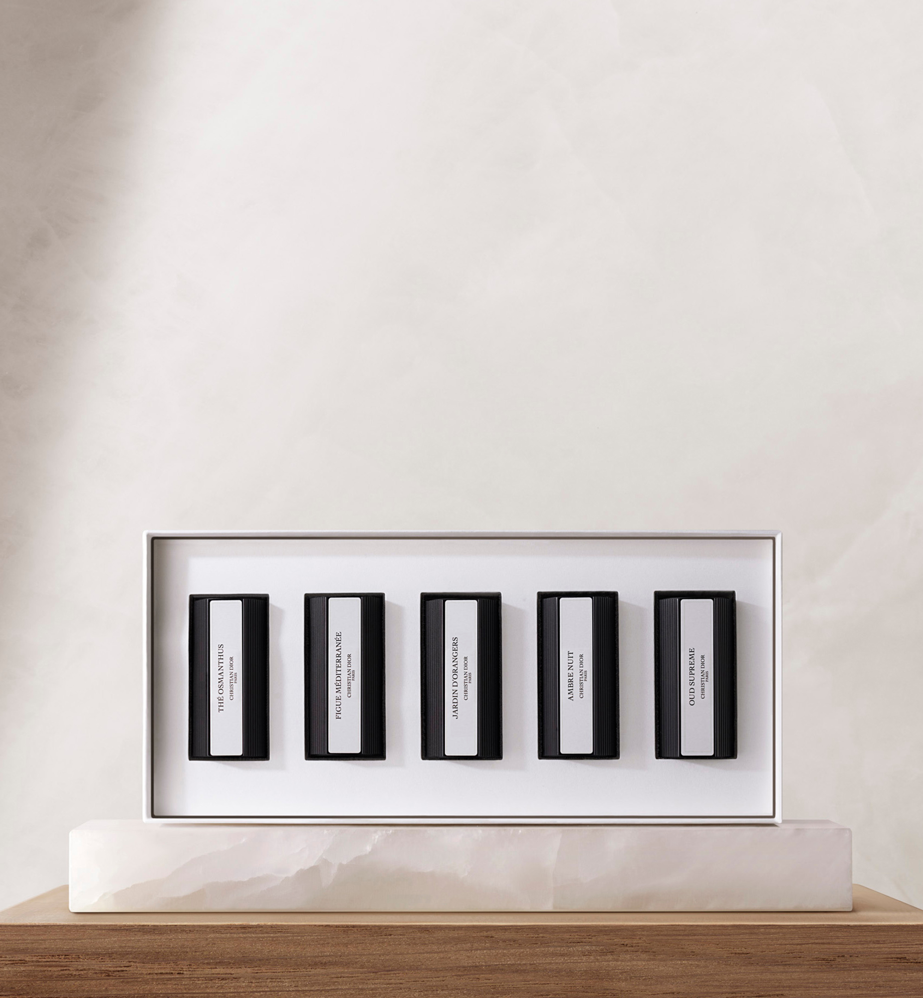 Set of 5 D-Air Capsules: Electric Fragrance Diffuser Refills | DIOR US